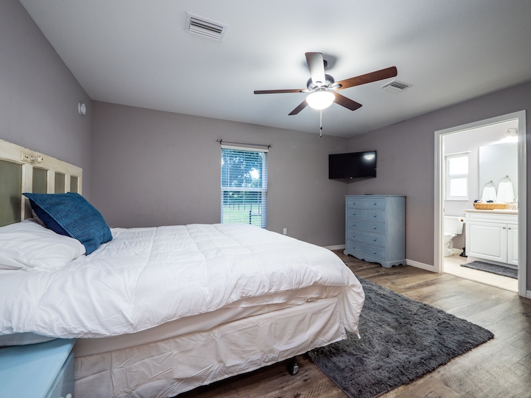 3/2 Updated Pool Home That Sleeps 8 About 5 Minutes From Wec - Ocala, FL