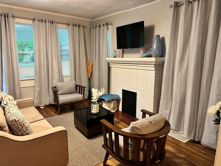 Stylish 3br Home Sleeps 8 W/ Grill Near Crossplex & Downtown - Birmingham, AL