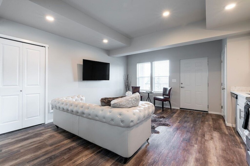 Modern 1br Condo With Bay Views | Walk To Tacoma Dome + Ac | Parking Included - Tacoma