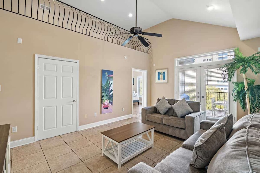 8br | Sleeps 19 | Pool | Steps To The Beach | 213b - Myrtle Beach, SC