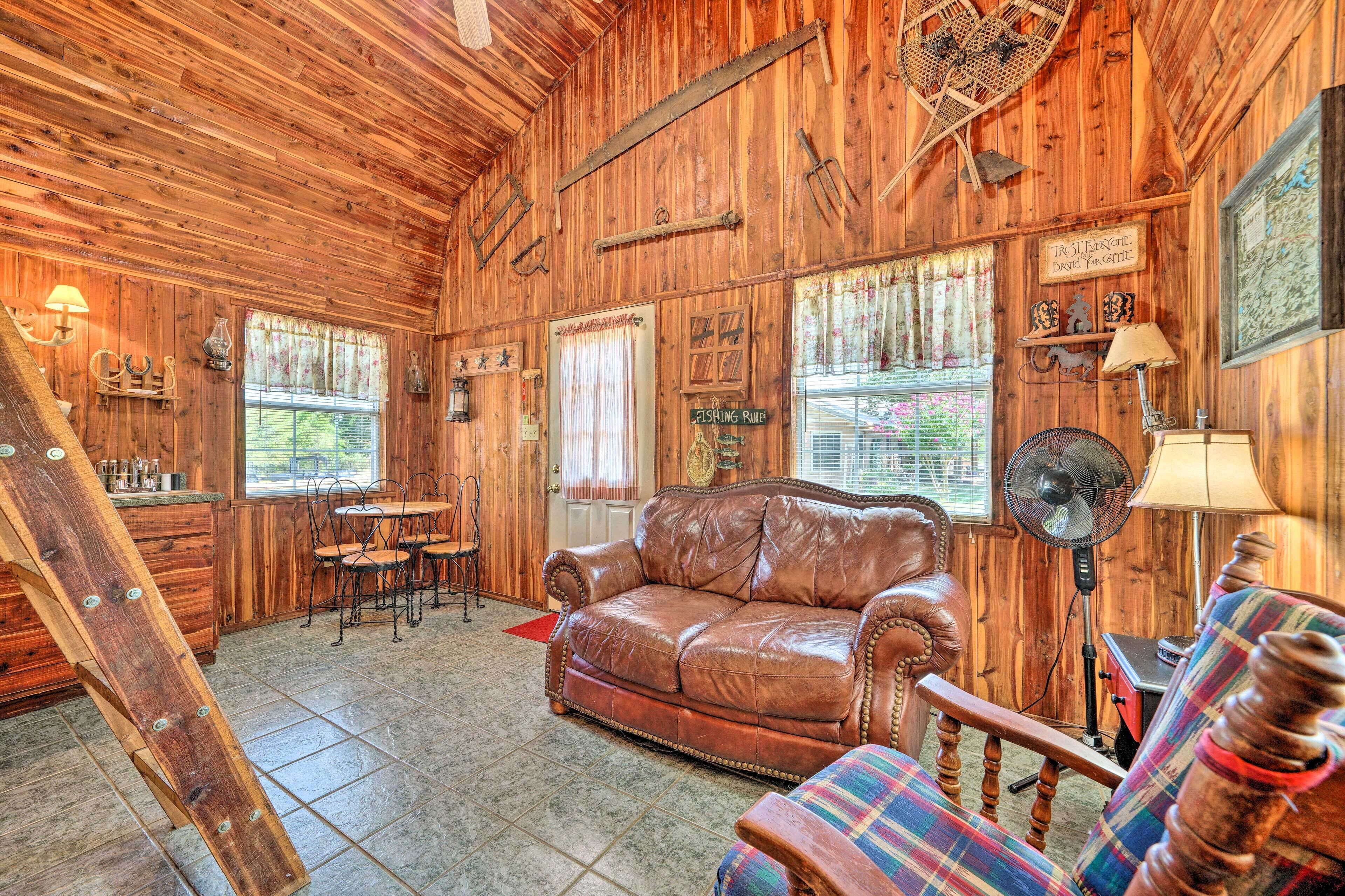 Hand-built 'Black Fork Cabin 2' W/ Fire Pit! - Clayton Lake State Park, Clayton