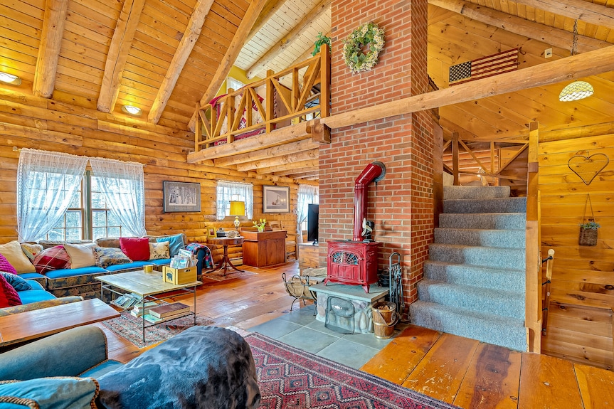 Amazing Home On 90 Acres - Ac, Fireplace & Great Mountain Views - Woodstock, VT