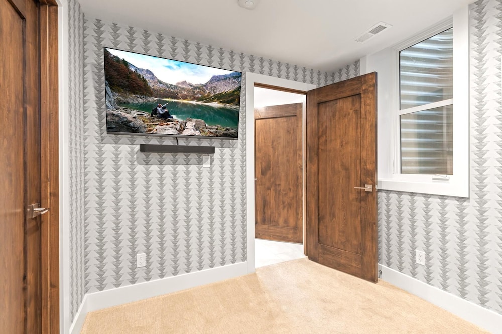 Empire 4 Bedrooms Pea-1009 By Kbm - Utah