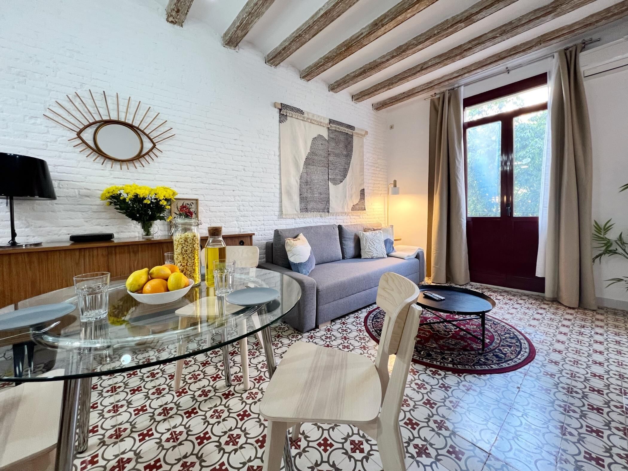 Almodovar Apartment Barcelona With Balcony - La Floresta