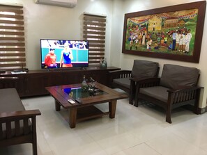 Casa | Sala de estar | Televisor LED de 40 polegadas com canais por cabo, televisor 