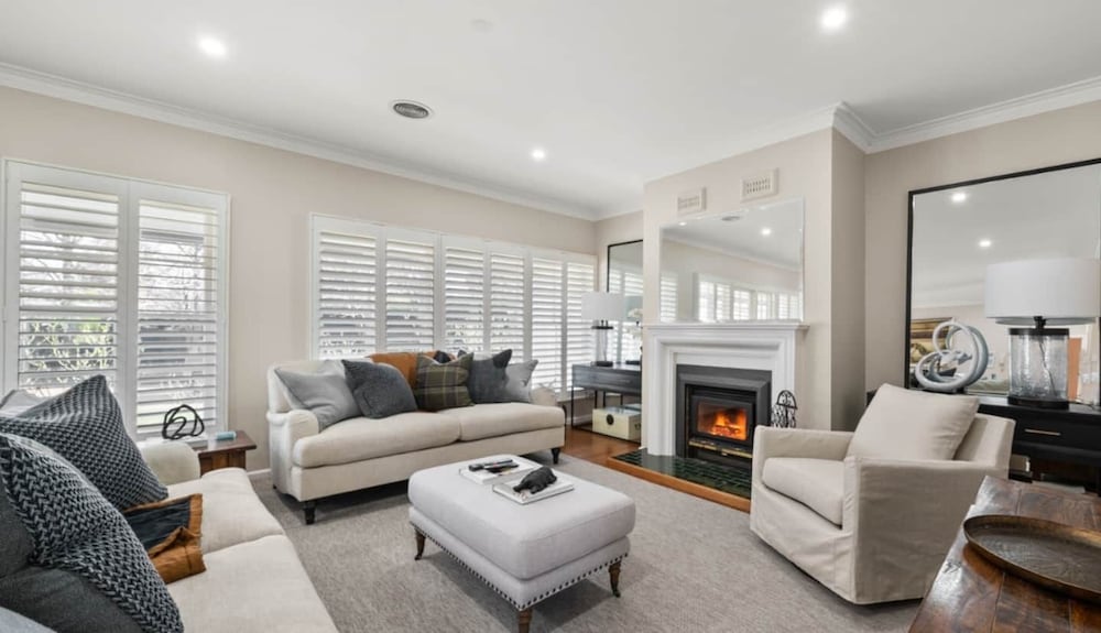 Lauretana House & Cottage -Grand Homestead W/ Multiple Entertaining Areas, Pool, Moments From Bowral - ボーラル