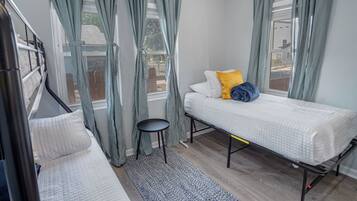 Casa (4 Bedrooms) | 4 quartos, secretária adequada para computadores portáteis