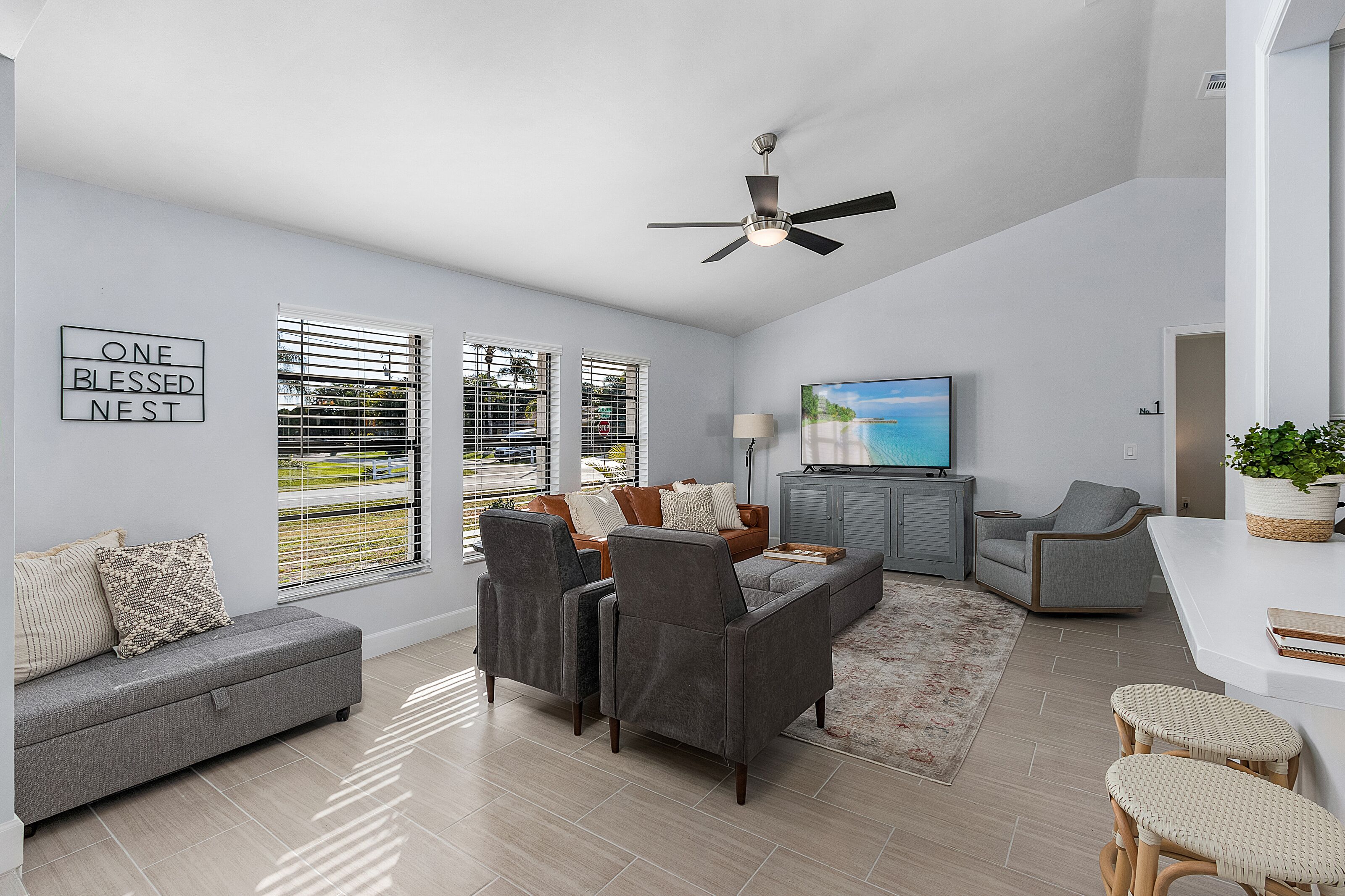 Sunny 4-bed Cape Coral Home With Heated Pool  Pelican Neighborhood Retreat - Cape Coral, FL