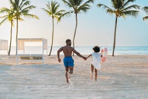 Na praia, praia de areia branca 