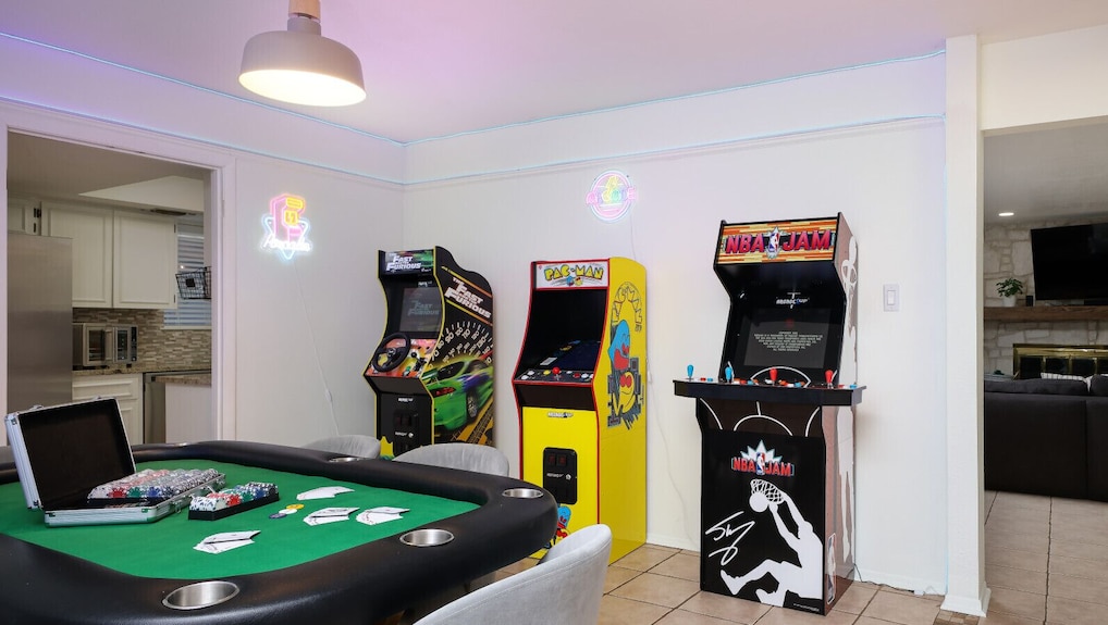 Minutes From Airport, Hot Tub, Pool, Mini Golf, Game Room - Natural Bridge Wildlife Ranch