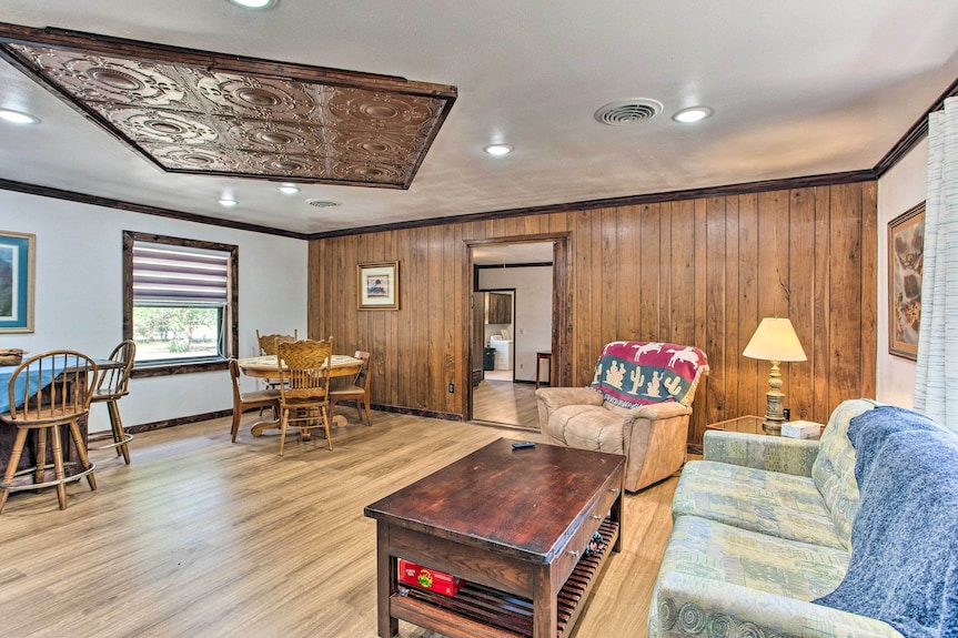 Lovely 'Anna Fink House' W/ Patio & Fire Pit - Atoka Lake, OK