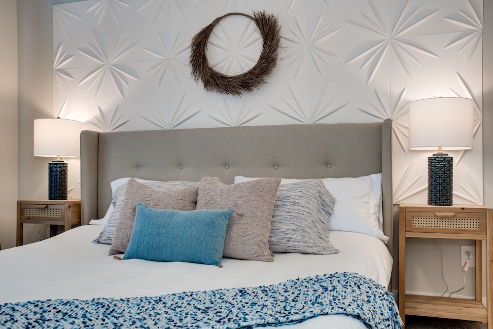 The James | Modern King Bed Apartment Outside Ft. Gordon - Augusta, GA