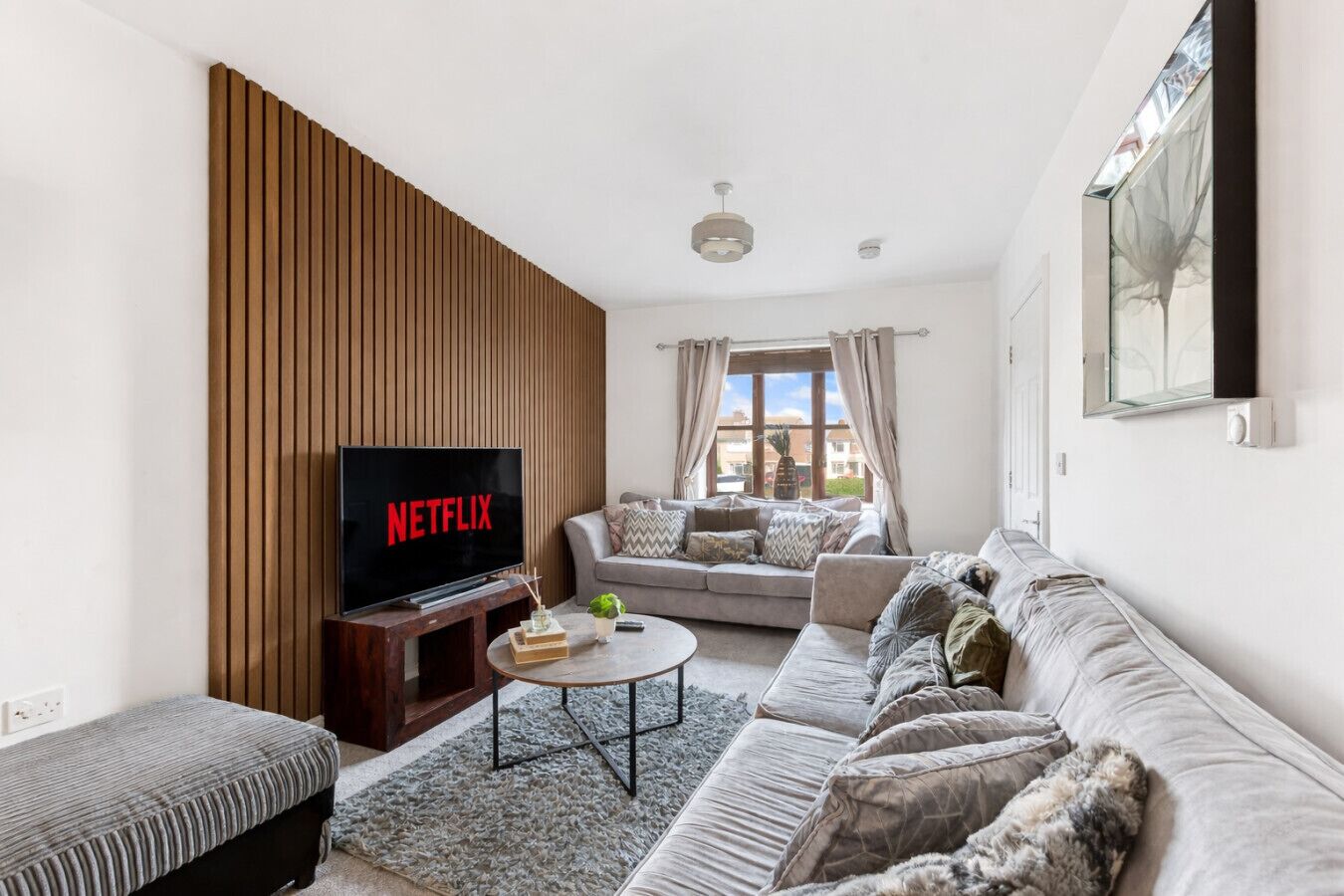 Spacious House In Prime Location  Driveway Parking  Smart Tvs  Fast Wifi - Milton Keynes