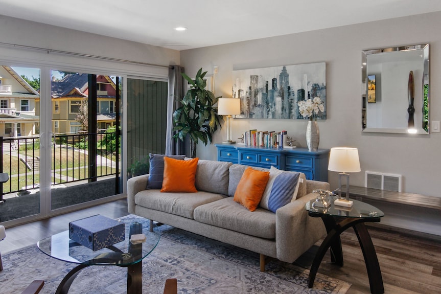 (New) The Executive Club | Modern Top Floor Condo W/ View | Unbeatable Location - 스포캔