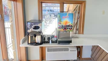 Café da manhã para viagem grátis todos os dias