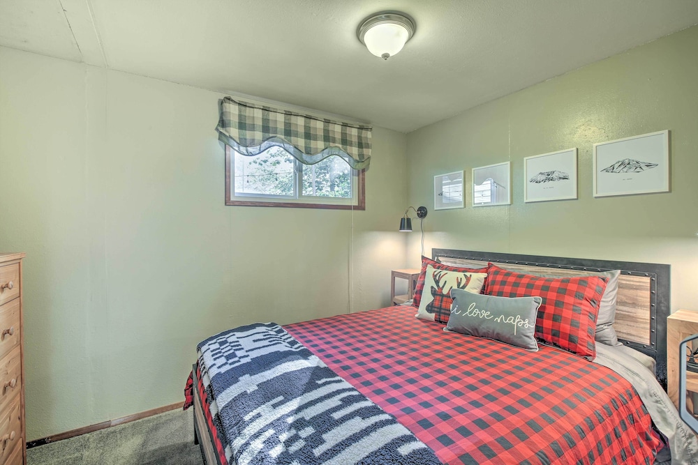 'Wandering Elk' Cabin Retreat W/ Golf Access! - Washington State