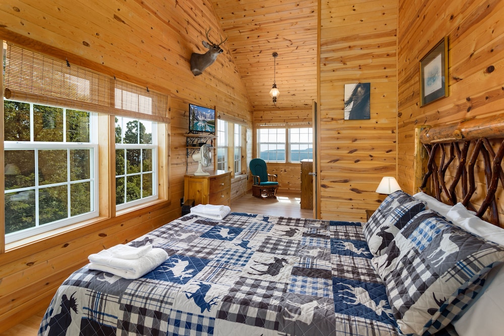 Three-level Cabin With Mountain Views - Boone, NC