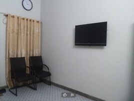 Quarto Duplo ou Twin Standard | Ferro/tábua de engomar, Wi-fi grátis 