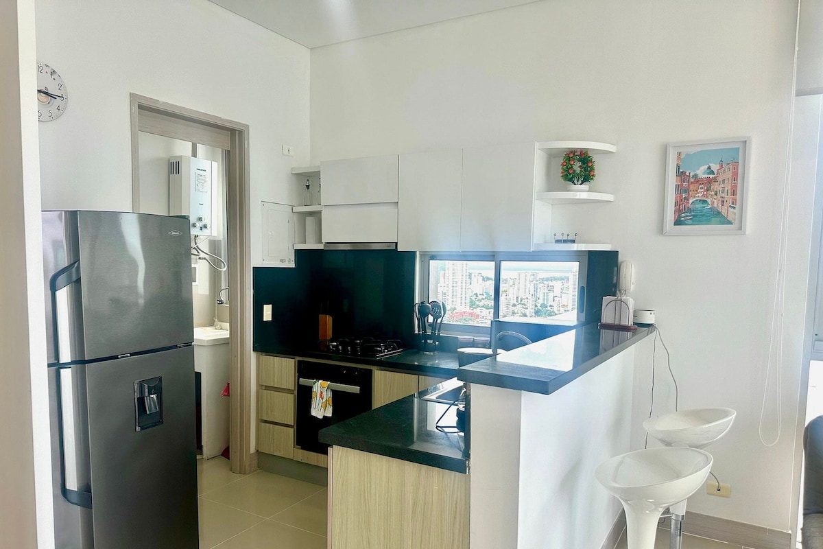 Apartamento (WR01I) | Cozinha privada | Uma cafeteira/bule, um frigorífico/congelador grande, um micro-ondas 