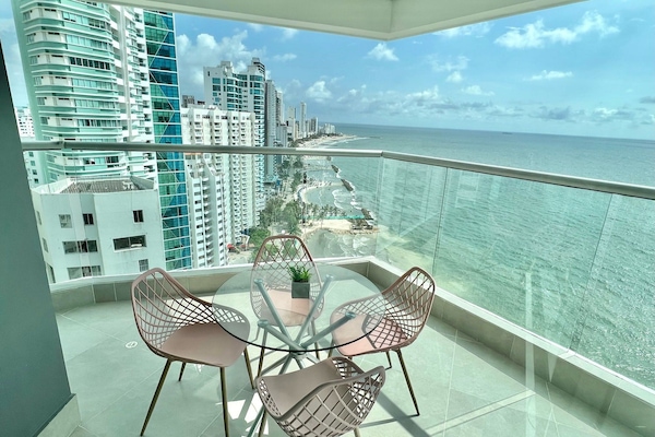 Apartamento superluxo | Opções para refeição ao ar livre