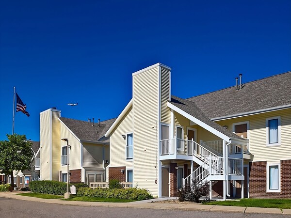 Pleasant Stay, Convenient Location! Free Parking, Pets Allowed, Outdoor Pool - Ohio