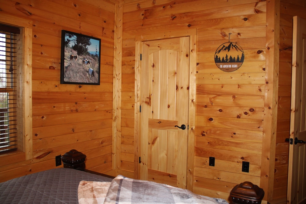 2 Acres Of Pure Paradise With Amazing Mountain Views!! Minutes From Emory&henry - Abingdon, VA