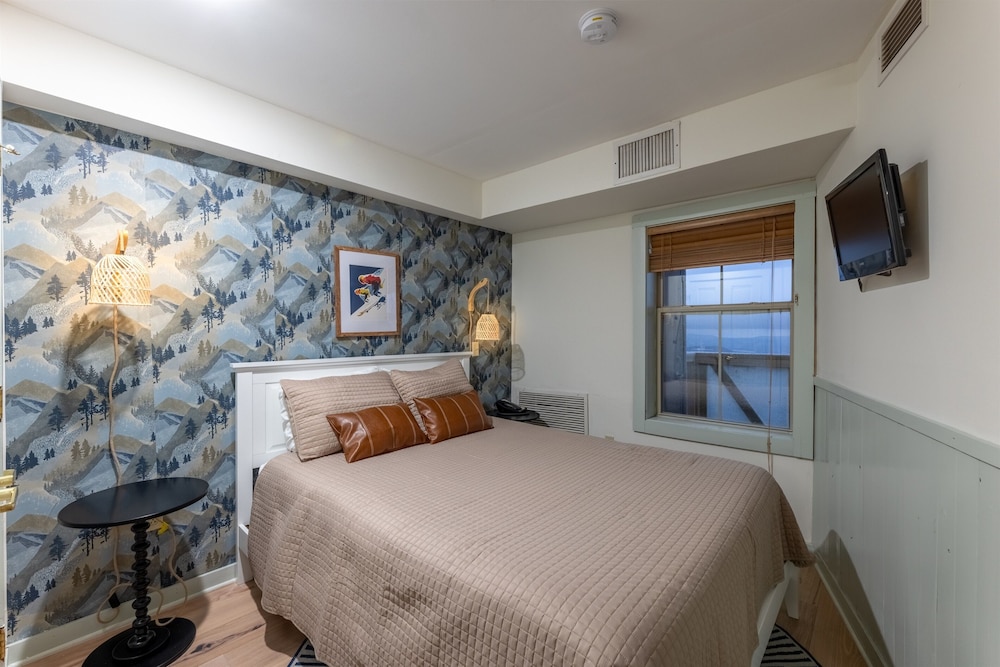 Rf312|2br Ski-in/ski-out | Hot Tub| Sleeps 12 - Snowshoe, WV
