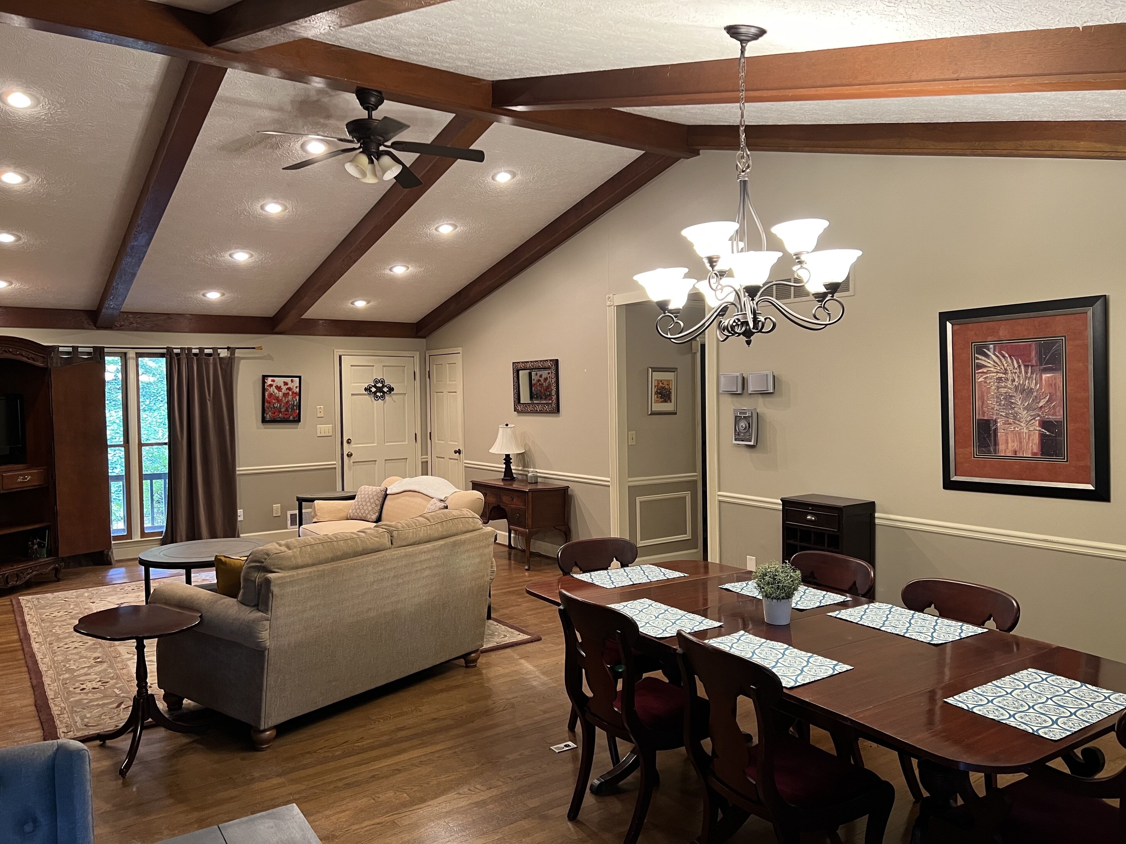 5 Minutes To Marietta Square! Cozy, Spacious Home Overlooking A Wooded Back Yard - Kennesaw, GA