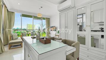 Apartamento, 1 quarto | Sala de jantar