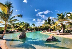 4 piscinas externas