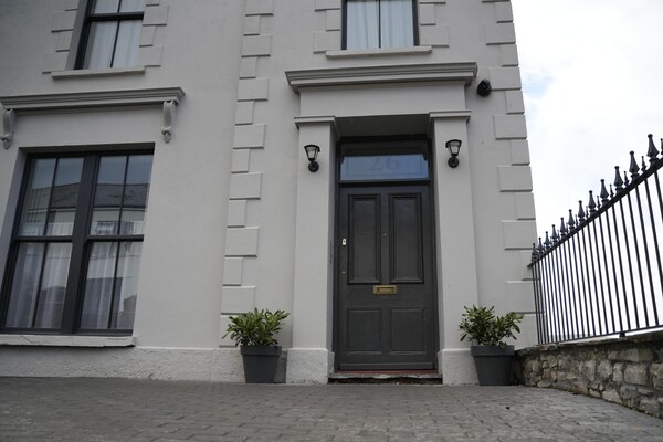 Immaculate 1-bed Apartment In Merthyr Tydfil - South Wales