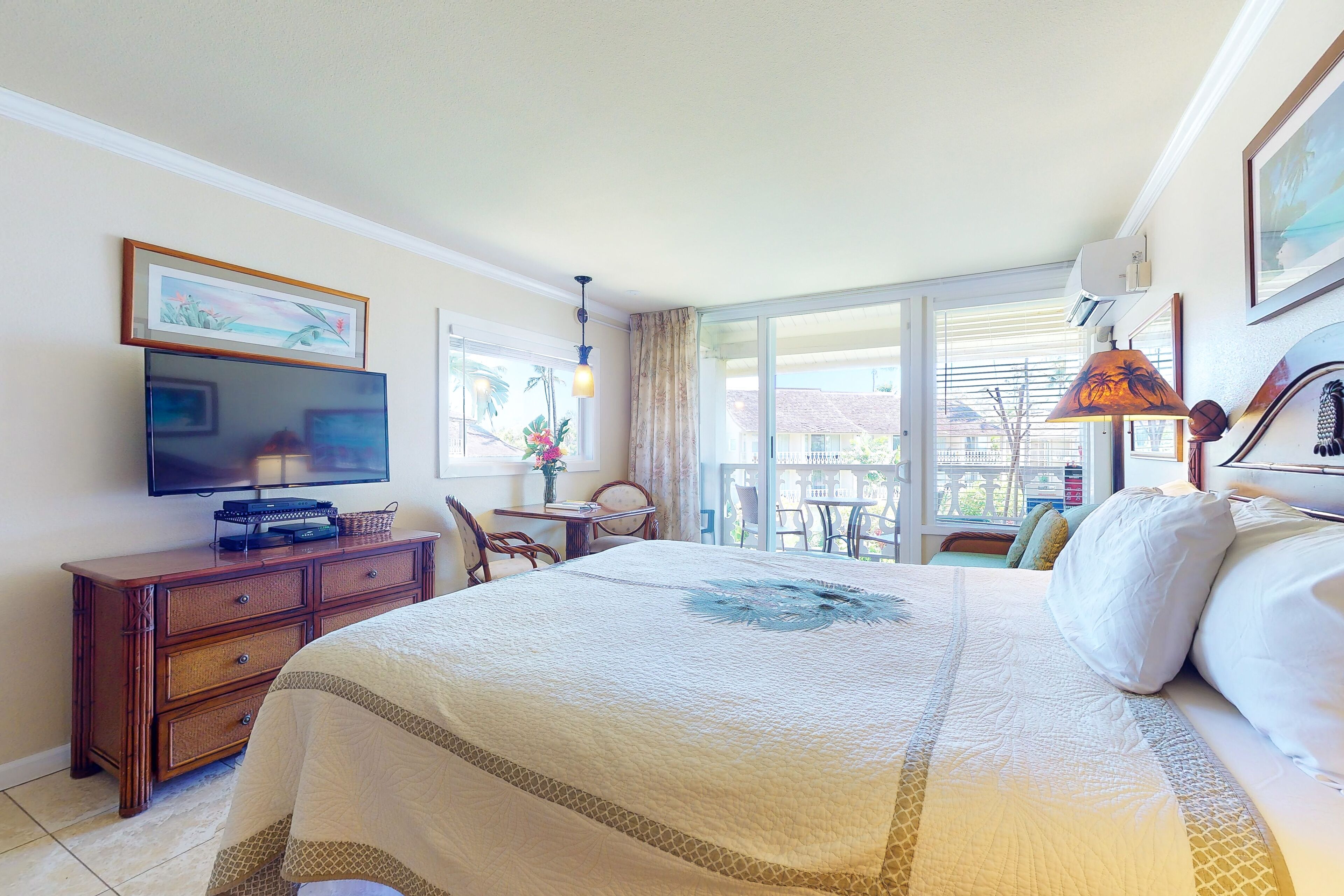 Top-floor Beach Corner Unit - Sweeping Views - Steps To Oceanside Pool & Hot Tub - Hawaii