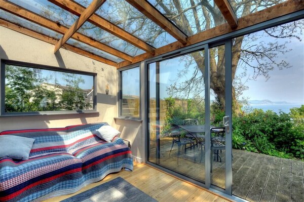 9 Farnham House - Lyme Regis