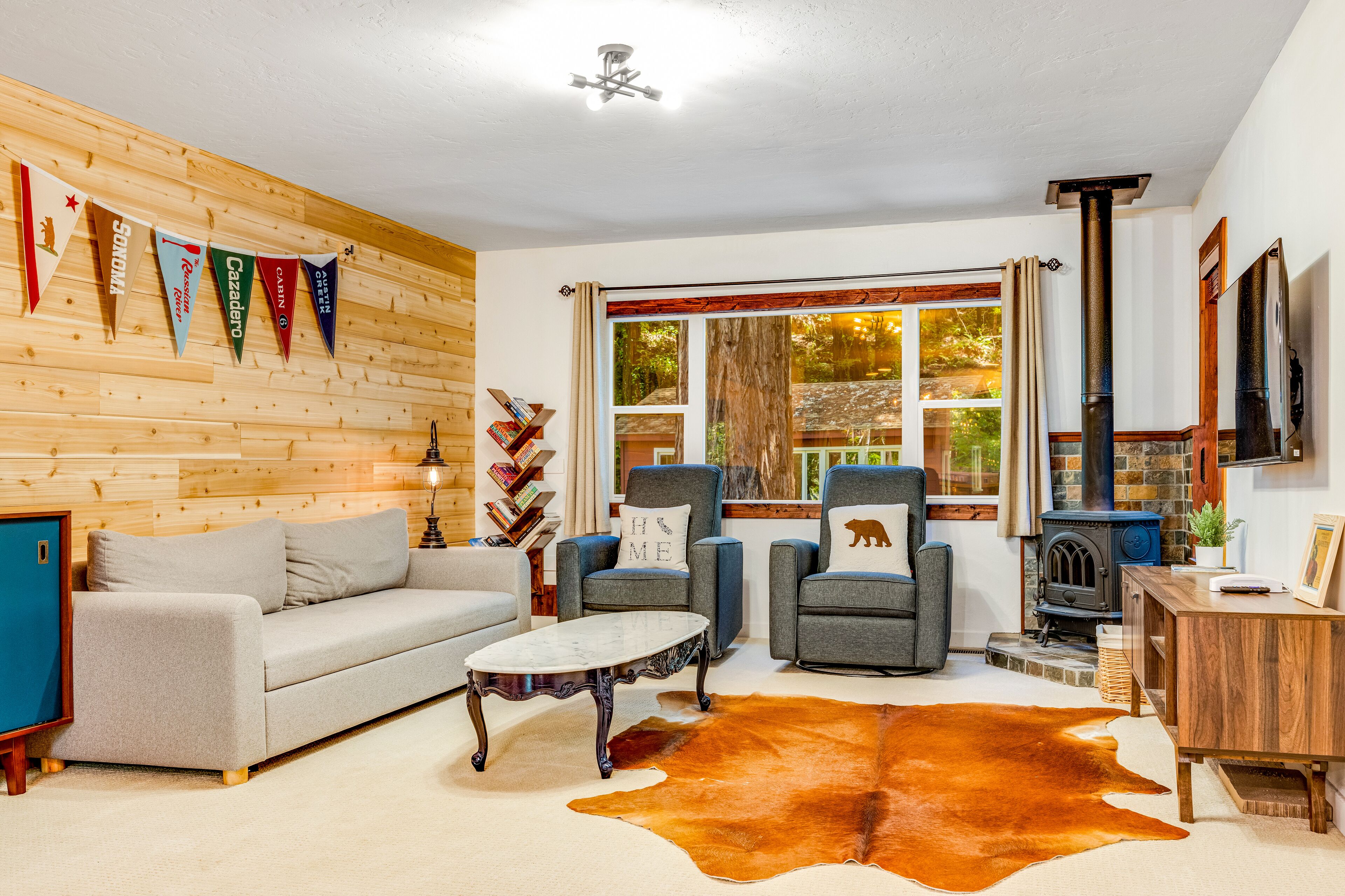 Idyllic Creekside Getaway- Cozy, Cute & Updated - Cazadero, CA