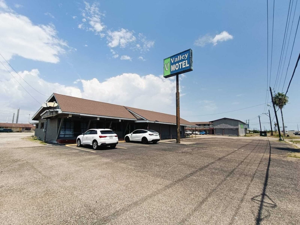 Valley Motel By Townhouse Corpus Christi Near Airport I 37 - Corpus Christi, TX