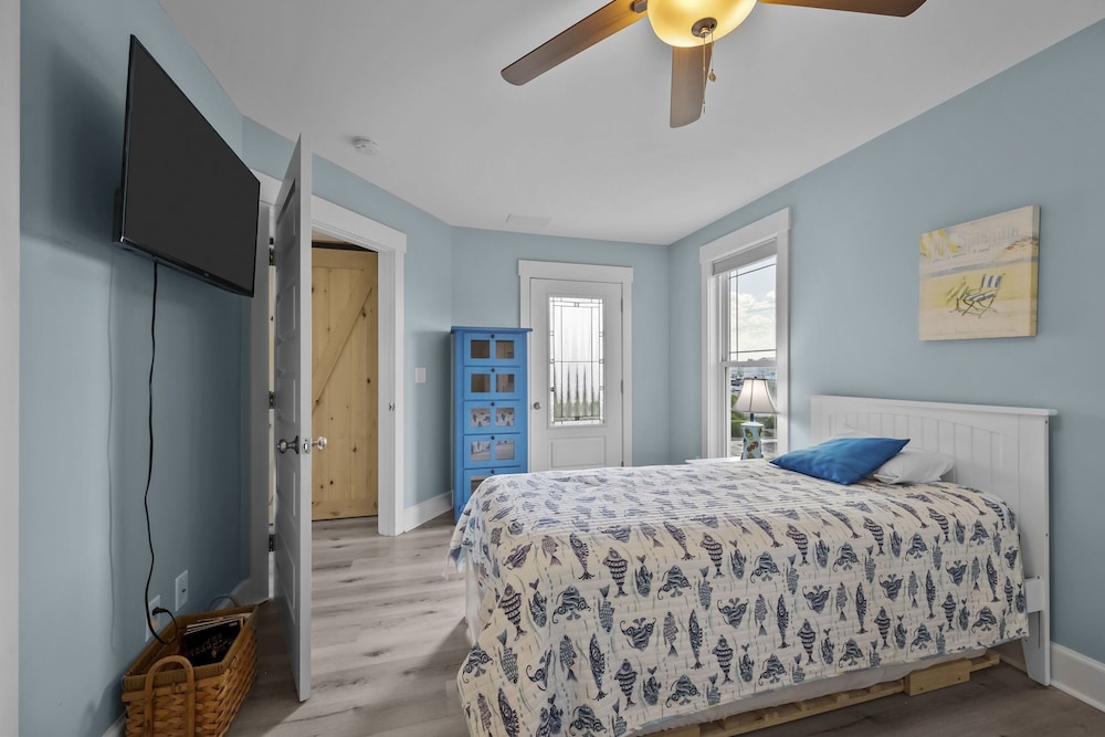 Beachfront Home With Stunning Views, Elevator And Multiple Decks - Topsail Beach, NC