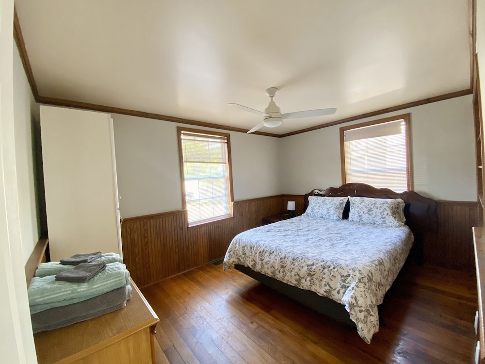 Jax Beach Home. Close To The Beaches, Shops, Restaurants And Bars. - Atlantic Beach, FL
