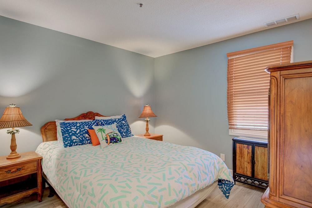 Oceanfront Condo With A Pool, Hot Tub, Tennis, Washer/dryer, & Central Ac - Sneads Ferry, NC