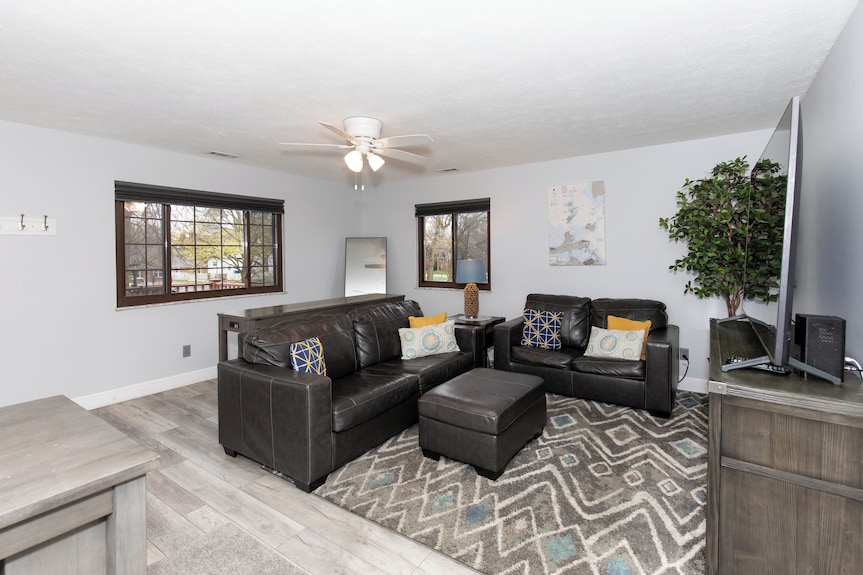 Central Huron Modern Apartment - Sandusky, OH