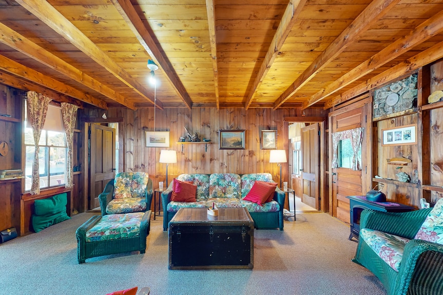 Charming Dog-friendly Lakefront Cottage With Private Dock & Community Beach - New Hampshire (State)