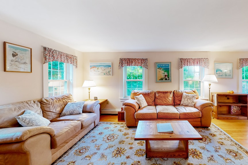 Updated Cape Home With Wifi, W/d, Full Kitchen & Clawfoot Tub - Sunset Waterfront, Gilmanton Iron Works