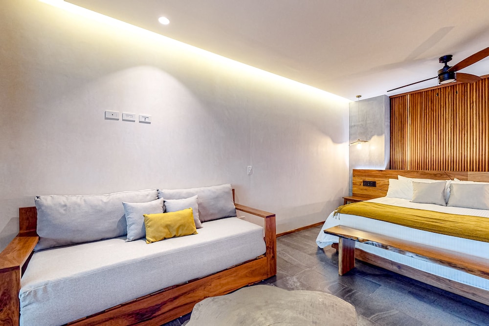 Modern Second Floor Studio With Pool, Partial Ac, And Balcony - Paradise Beach