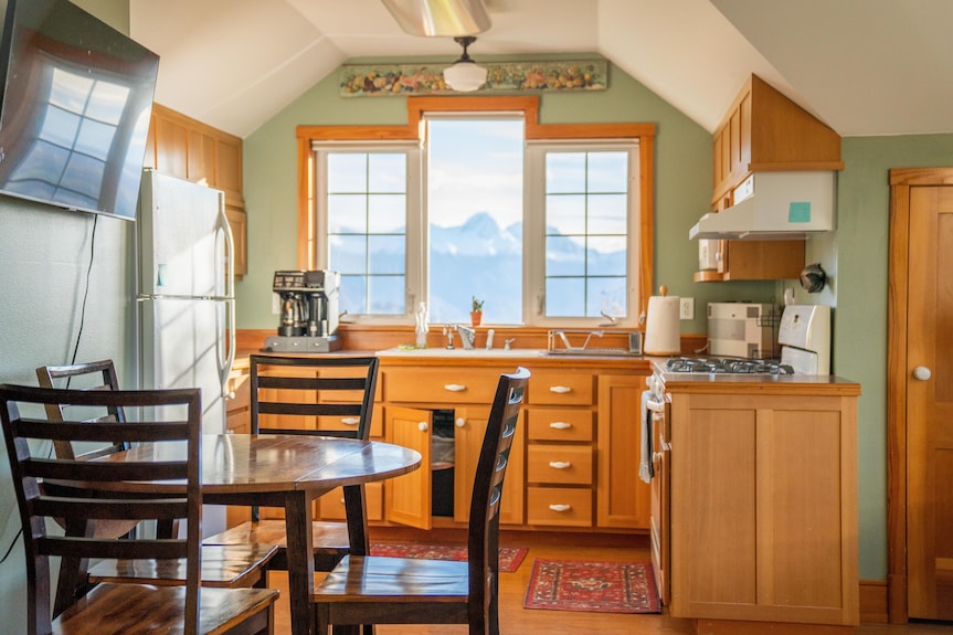 Detached Apartment W/hot-tub & Sauna View Overlooking Valley - Alaska