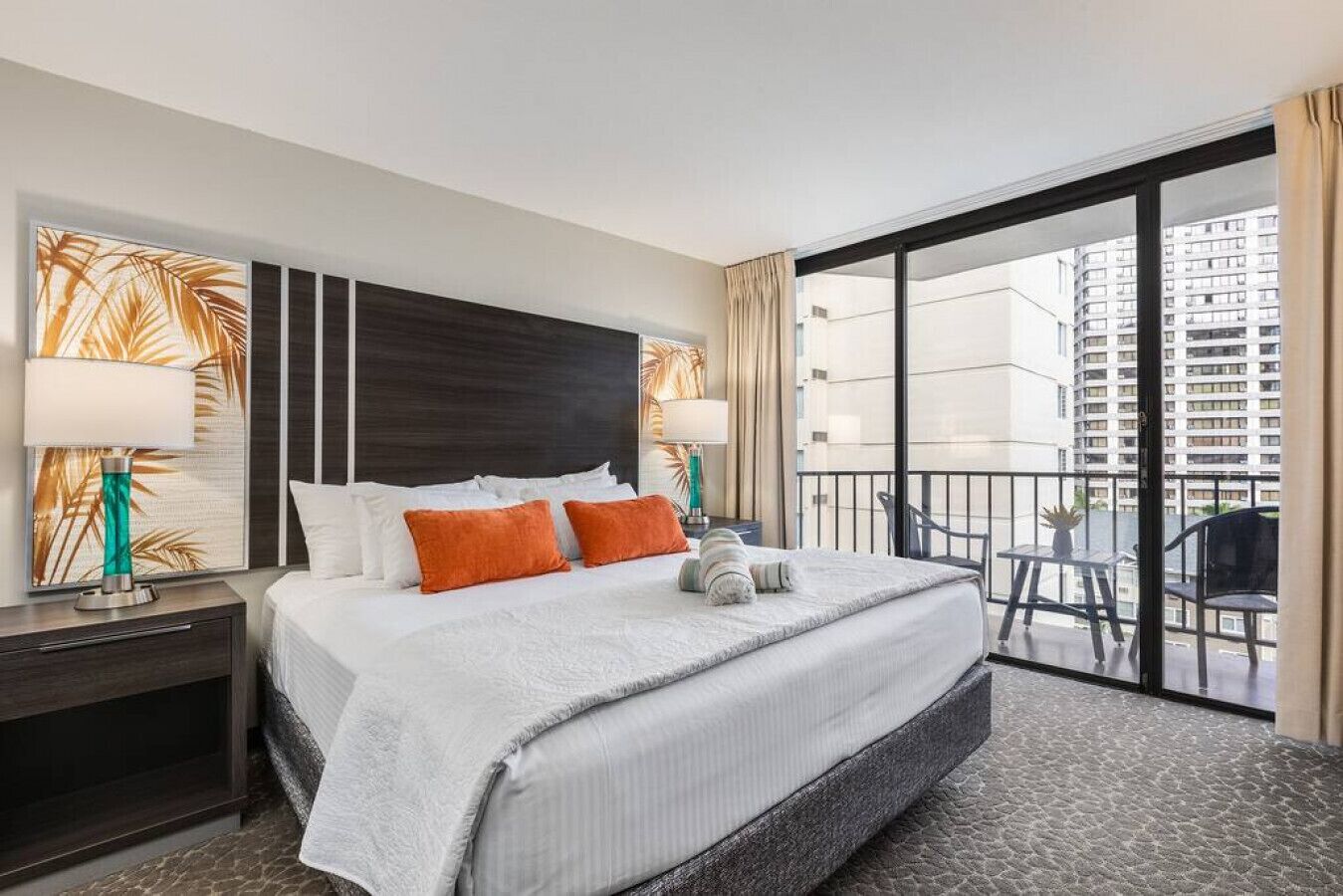 Waikiki Palms Free Parking - Kailua, HI