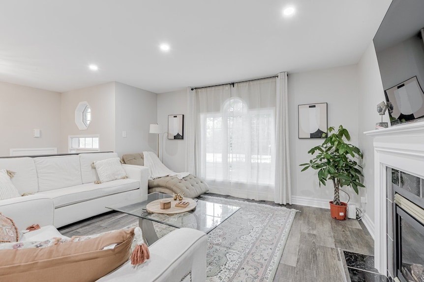 Innisfil Retreat: Hot Tub, Sauna, Pool Table - Georgina