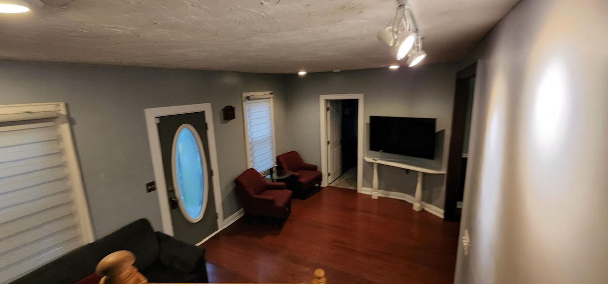 Minutes To Cedar Point, Newly Remodeled 4 Bedrooms. - Sandusky, OH