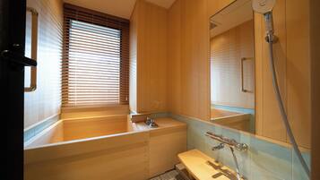 Quarto Triplo, 3 camas individuais, não fumadores, Vista para a cidade (with Hinoki Cypress) | Cofre no quarto, secretária, ferro/tábua de engomar, Wi-fi grátis