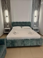 Quarto Triplo, varanda | Ferro/tábua de engomar, roupa de cama fornecida