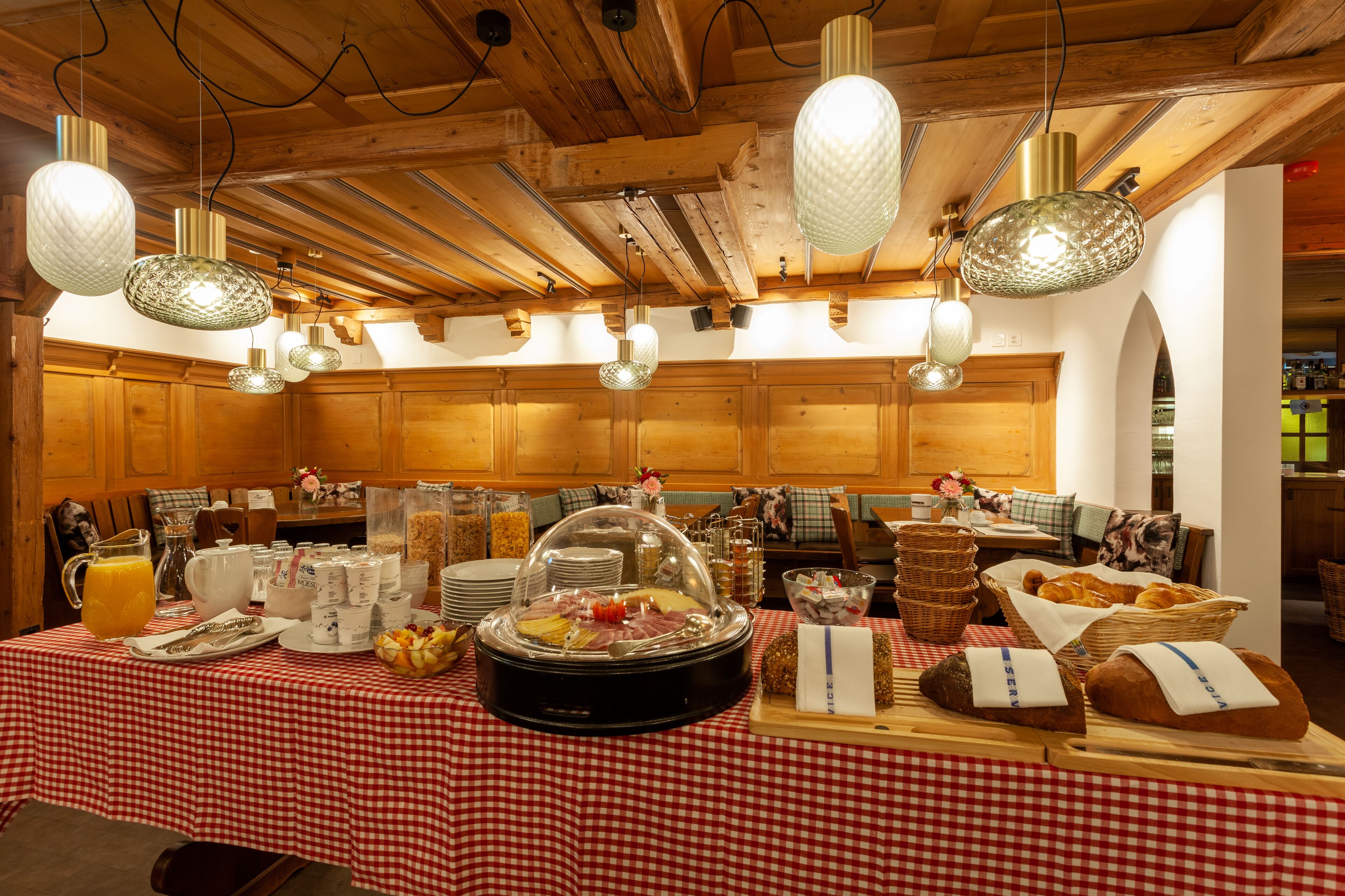 Café da manhã com buffet grátis todos os dias
