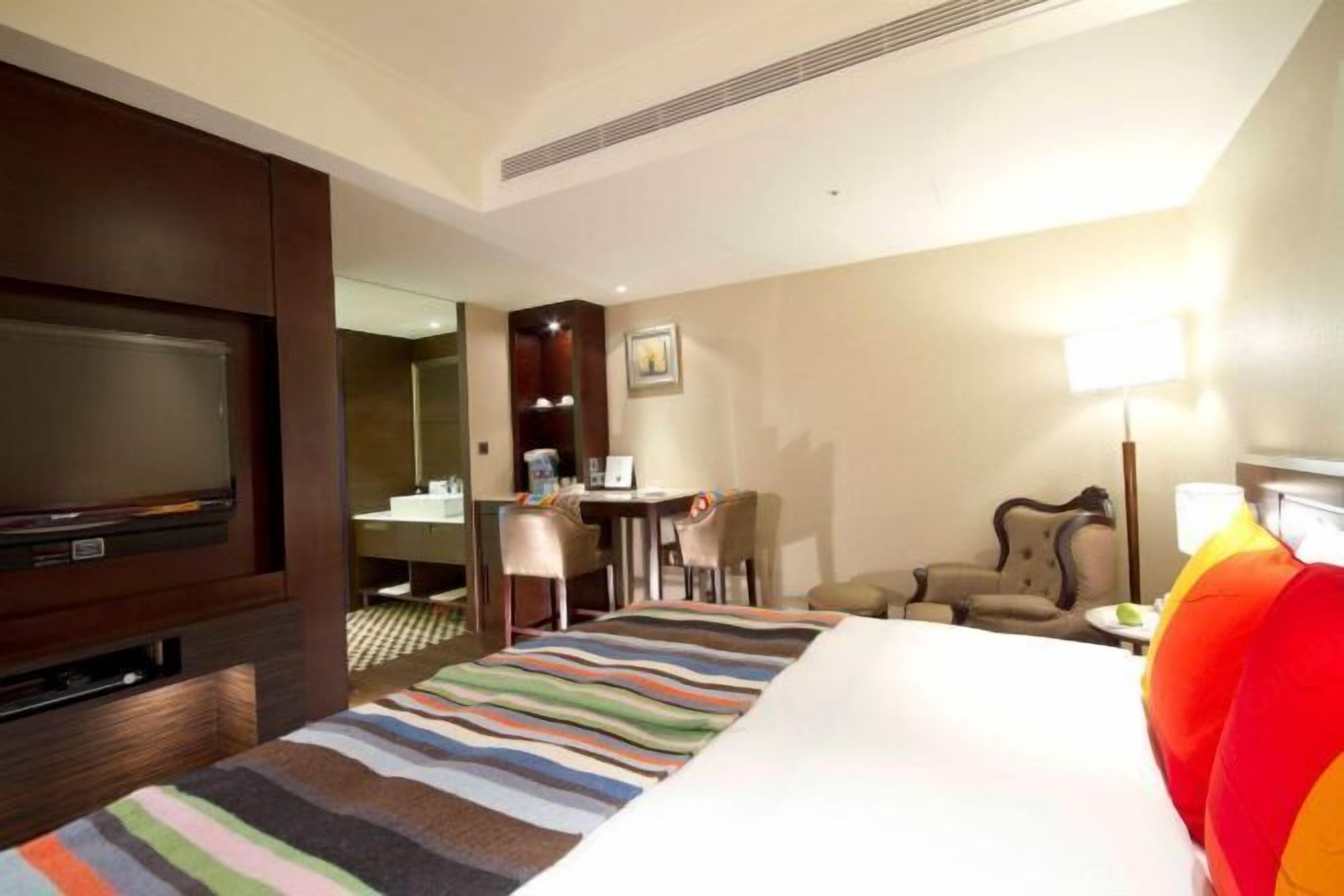 Escrivaninha, quartos à prova de som, Wi-Fi de cortesia